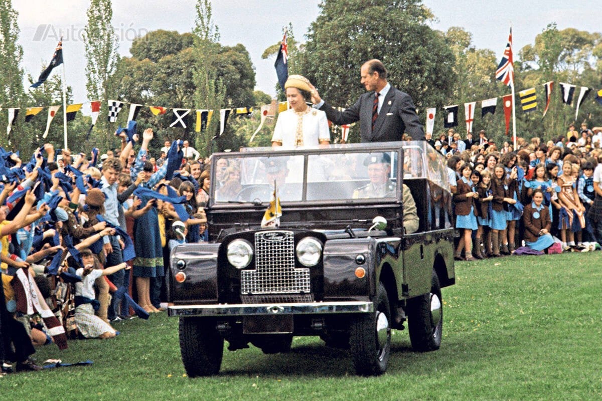 Los coches que han llevado a la Reina Isabel II | Autocasión