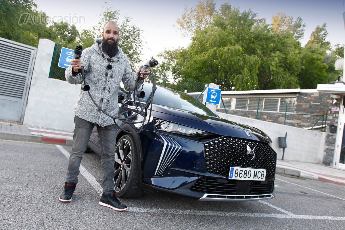 VÍDEO| Prueba del DS 7 E-TENSE 360 CV 4x4: alta costura | Autocasión