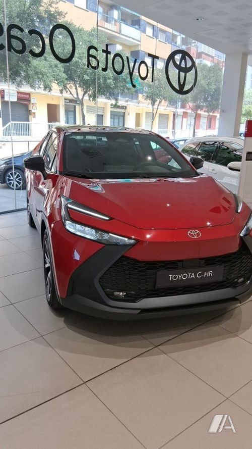 TOYOTA C-HR 220PH GR Sport Black Edition 5p 2025 | Ficha técnica, precio y medidas | Autocasión