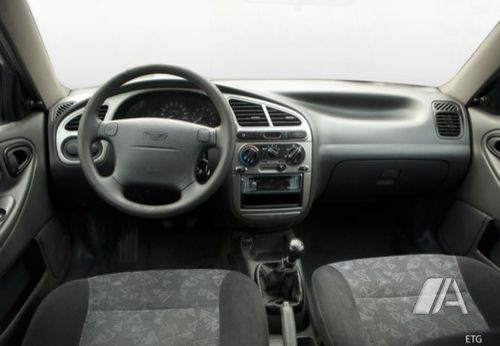 2002 daewoo lanos interior