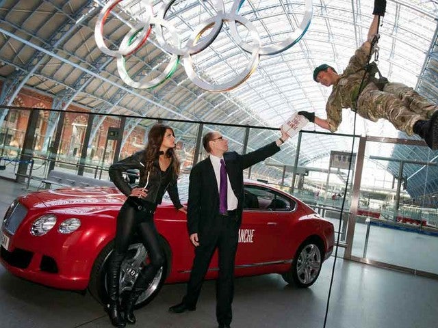El Bentley Continental GT, protagonista en la presentación del libro de ...
