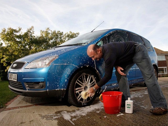 Cómo limpiar el coche de forma fácil y barata
