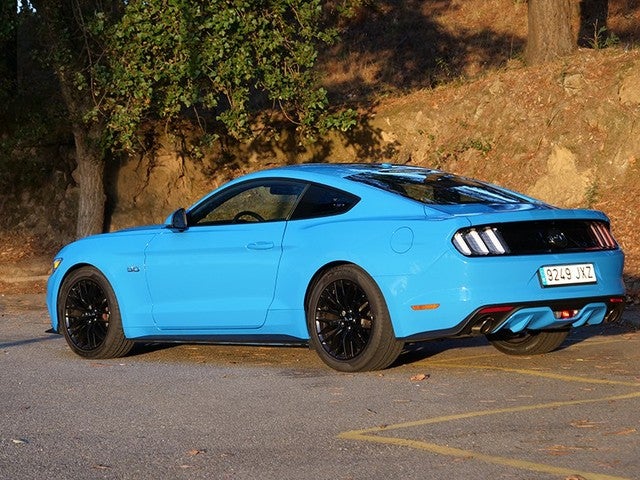 Prueba del Ford Mustang Fastback 5.0 V8 2017 | Autocasión