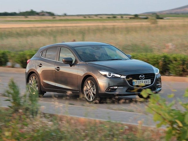 Prueba del Mazda3 2018 de gasolina y 120 CV | Autocasión