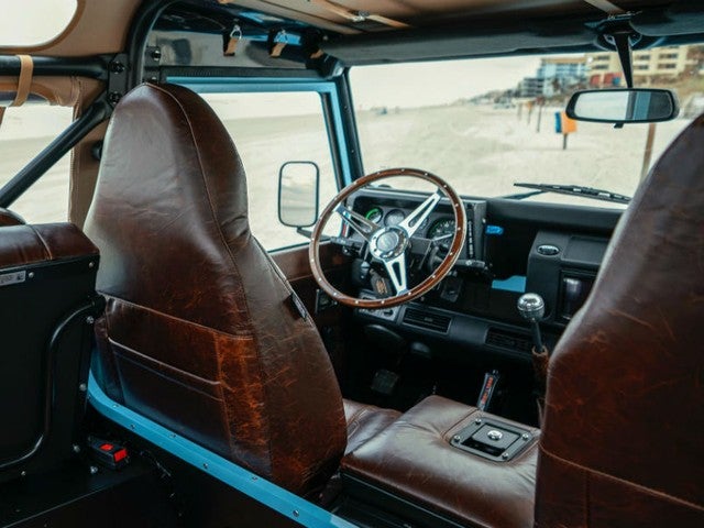 Un Land Rover Defender, convertido en buggy de playa | Autocasión