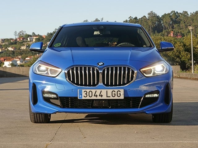 Prueba del BMW 118d 2020: ¿mejor delantera? | Autocasión