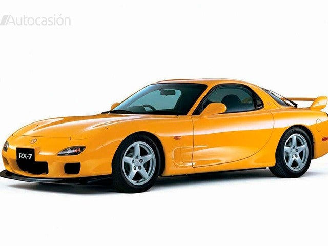 Coches míticos: Mazda RX-7, el emperador del drifting | Autocasión