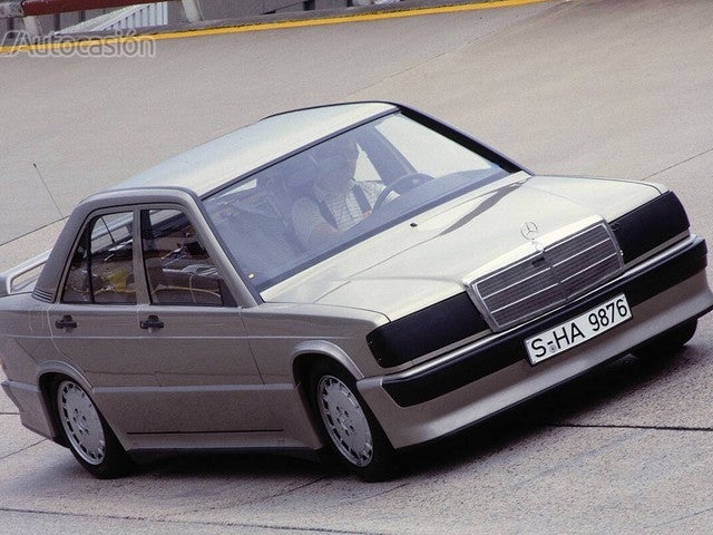 Coches míticos: Mercedes 190, el baby Benz se hace mayor | Autocasión