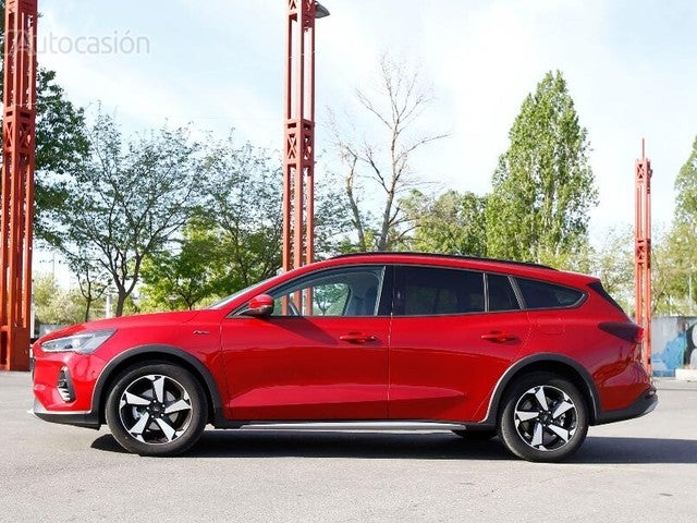 VÍDEO | Prueba del renovado Ford Focus Active 2023: anti-SUV | Autocasión