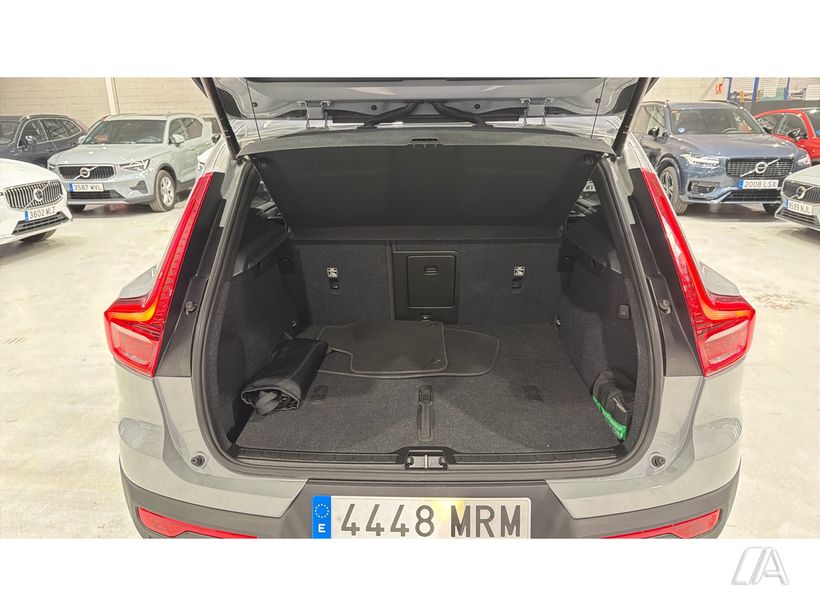 VOLVO XC40 (2024) - 34.900 € en Madrid