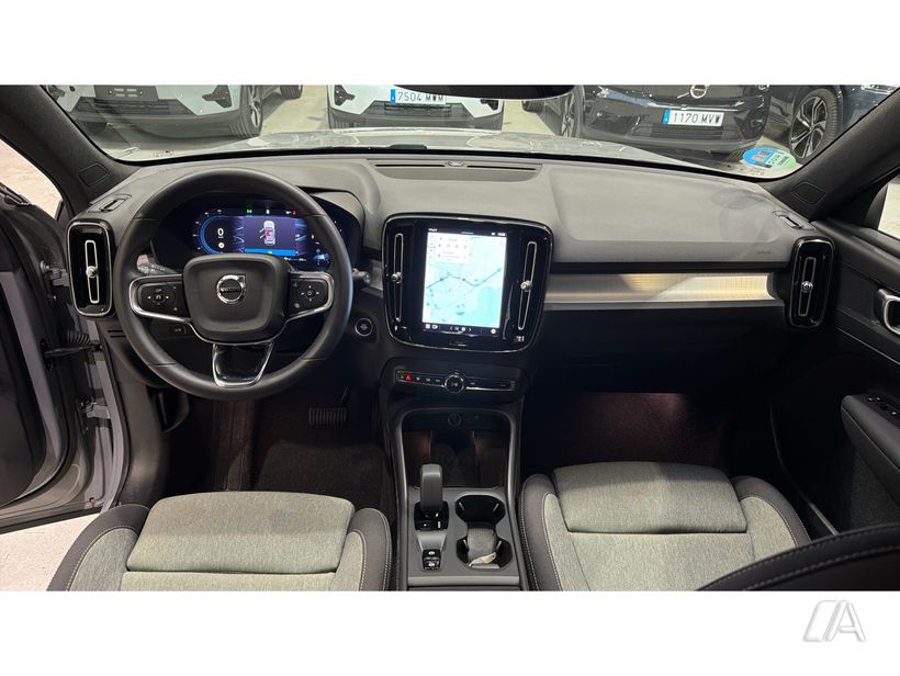 VOLVO XC40 (2024) - 34.900 € en Madrid
