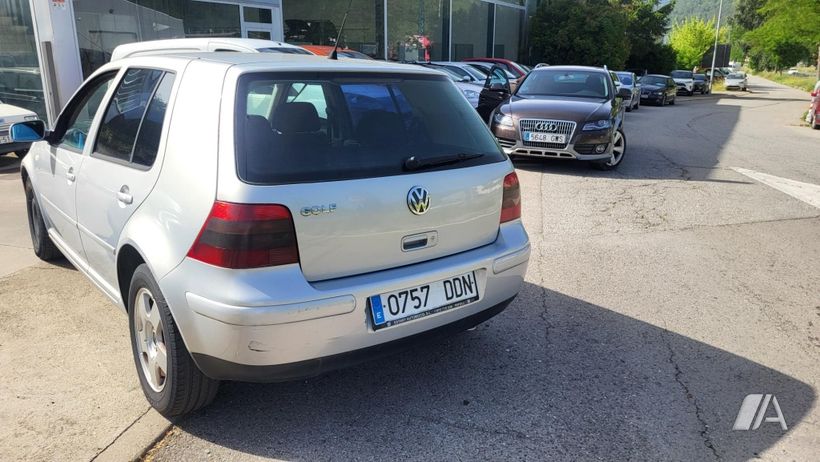 VOLKSWAGEN Golf (2000) - 2.650 € en Girona