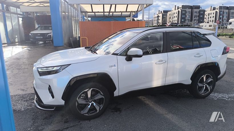 TOYOTA RAV-4 (2023) - 43.900 € en Vizcaya