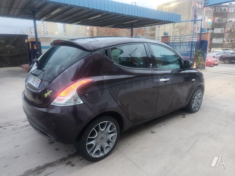LANCIA Ypsilon (2011) - 4.990 € en Barcelona