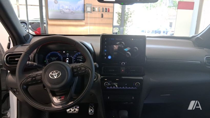 TOYOTA Yaris Cross 130H GR Sport 4x4, SUV o pickup nuevo en Barcelona