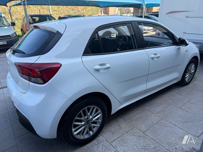 KIA Rio (2022) - 15.500 € en Barcelona