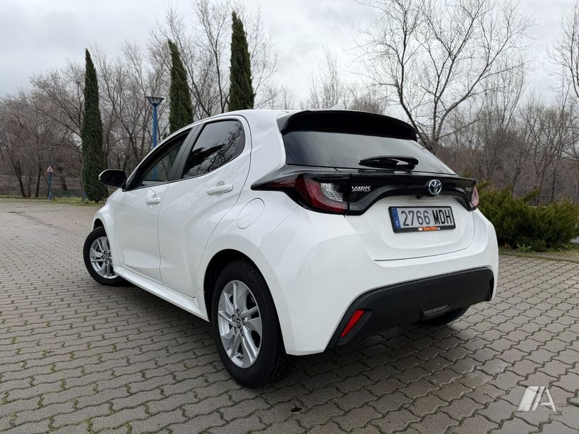 TOYOTA Yaris (2023) - 15.990 € en Madrid