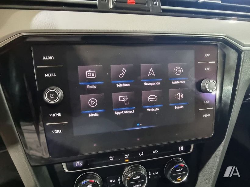 VOLKSWAGEN Passat (2020) - 14.300 € en Madrid