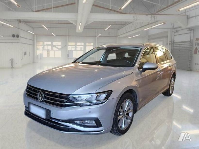 VOLKSWAGEN Passat (2020) - 17.850 € en Valencia