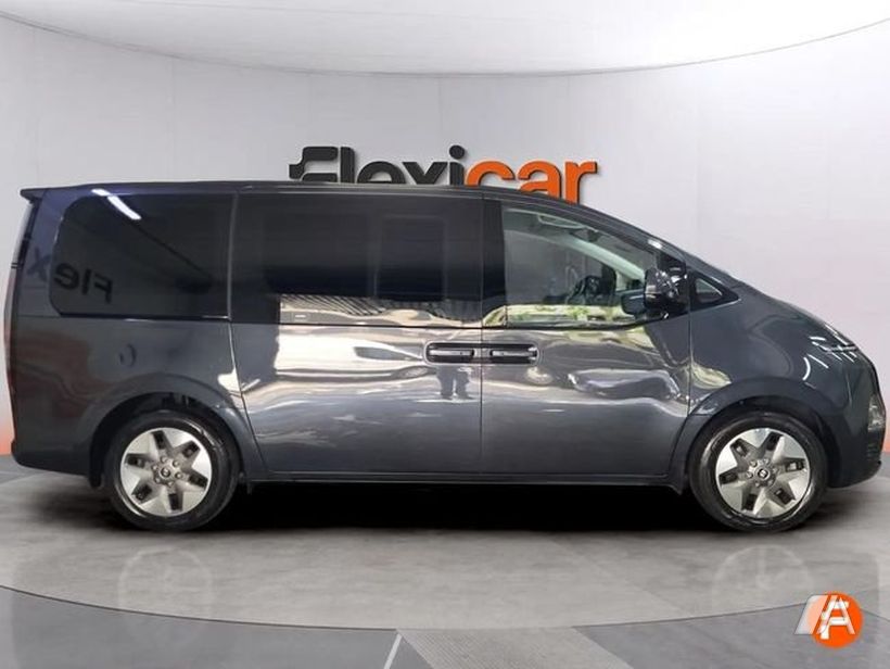 HYUNDAI Staria (2024) - 40.990 € en Barcelona