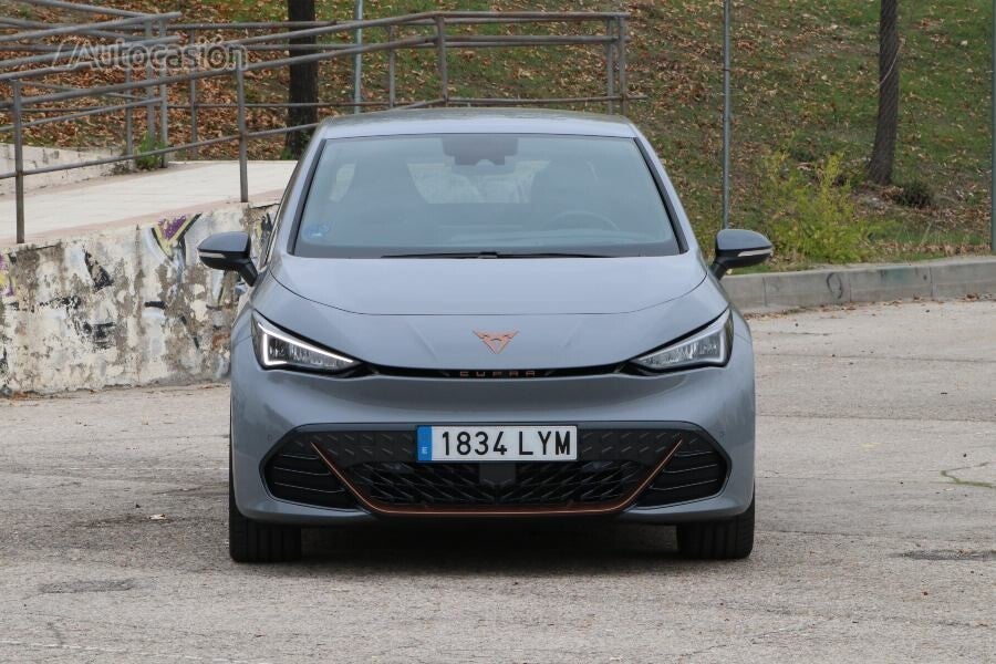 VÍDEO | Probamos el Cupra Born más potente y capaz: así sí | Autocasión