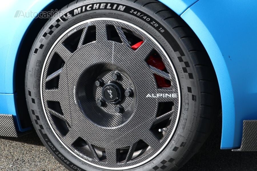 VÍDEO | Prueba del Alpine A110 R: el rey de reyes | Autocasión